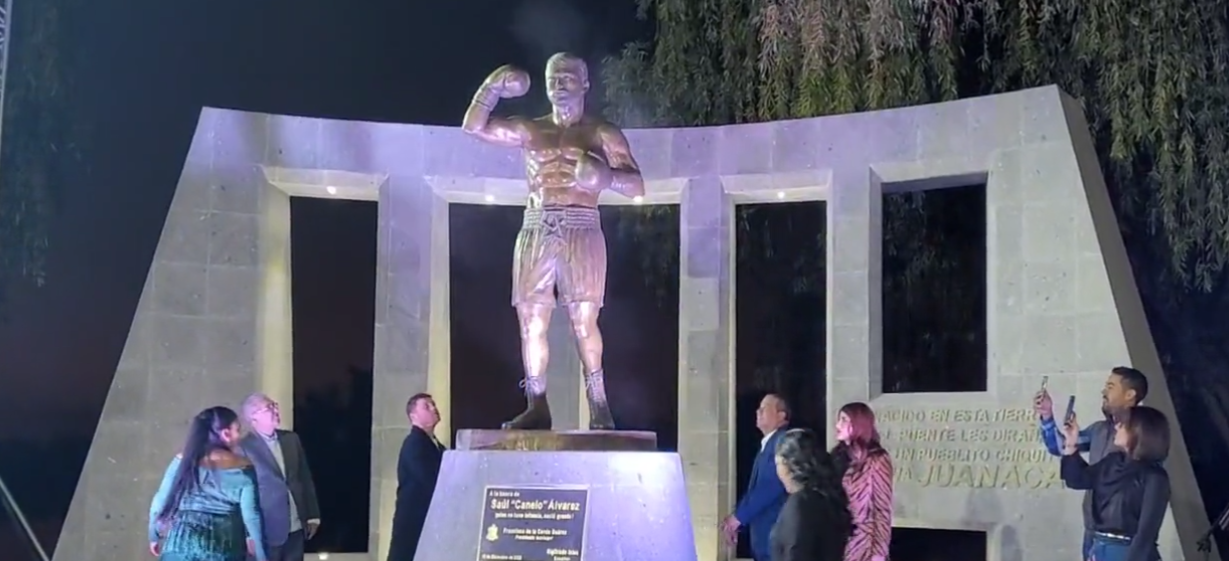 Devela estatua de "Canelo" Álvarez en Juanacatlán | Zona 3 Equilibrio ...