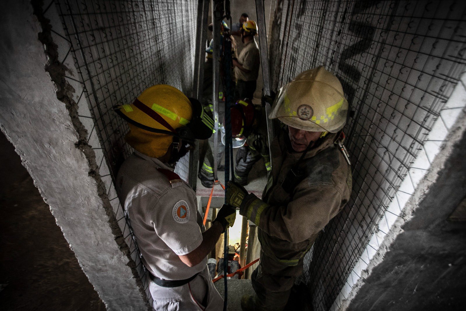 Rescatan a una persona de una cisterna de 5 metros en GDL | Zona 3 ...