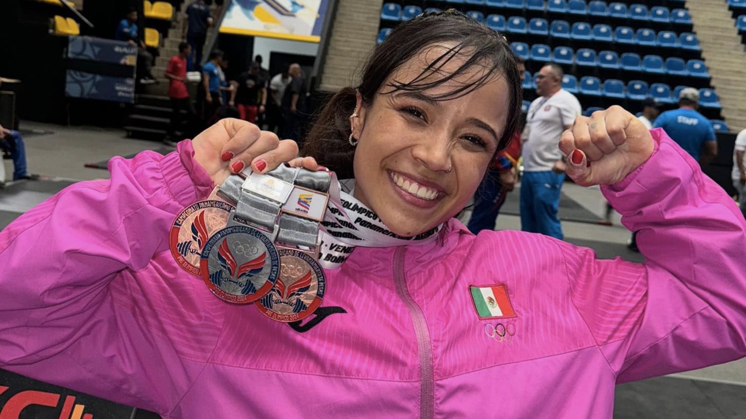 Janeth Gómez triple medallista en Levantamiento de Pesas
